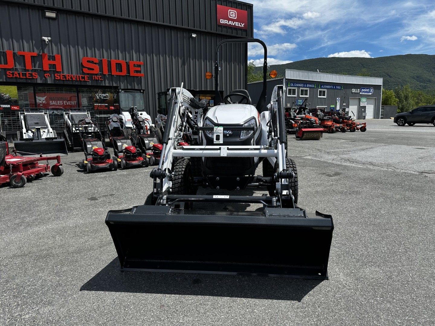 2025 Bobcat CT2025 HST with Loader Turf Tires - Bobcat Northern ...